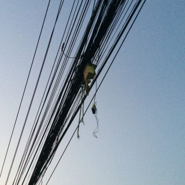 Complicaciones de la contaminación visual por cables aéreos - Perú Unido