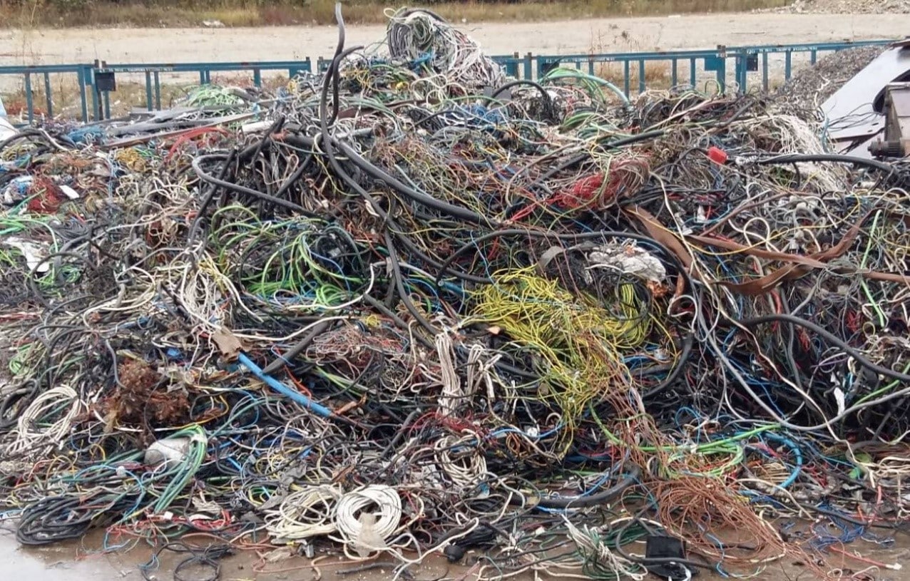 La amenaza contaminante por cables - Perú Unido